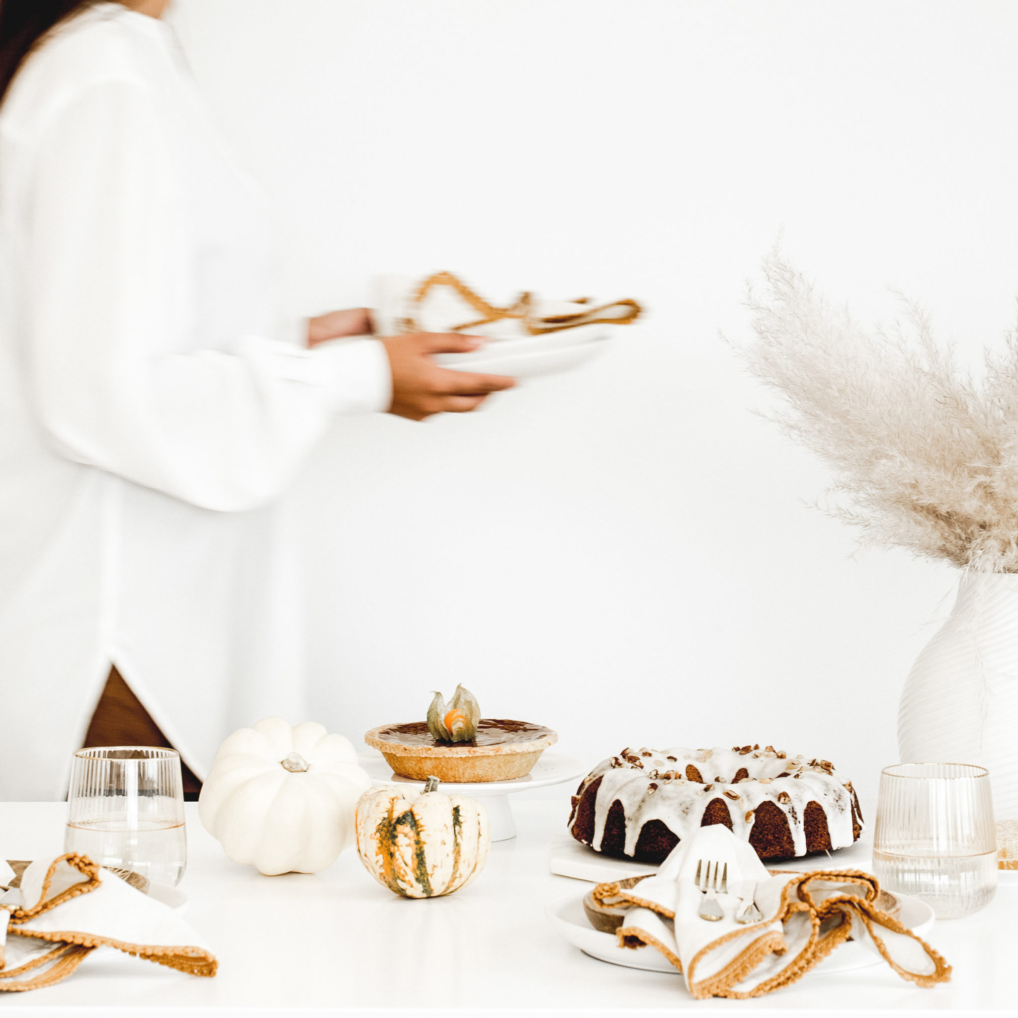 Minimalist + Neutral Thanksgiving Decor - THE SWEETEST DIGS